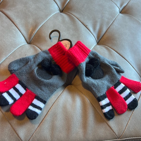 Disney | Accessories | Nwt Mickey Mouse Gloves | Poshmark